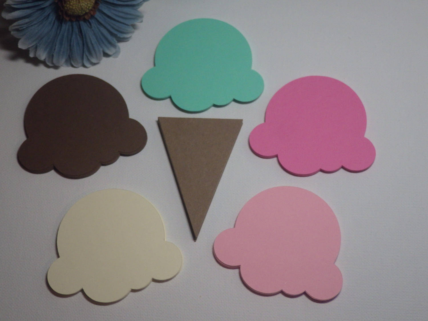 Large Ice Cream Cone Die Cuts- 60 PC Set - Bulletin Boards, School ...