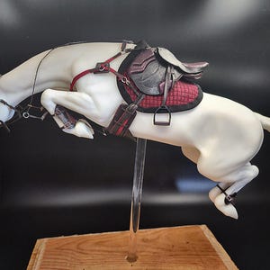 LSQ Breyer Peter Stone Resin Model Horse Eventing Tack Set Deluxe Color ...