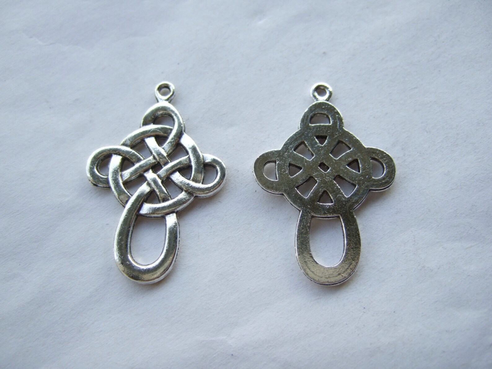 10 Antique Silver Celtic Knot Charms 33 X 22mm - Etsy