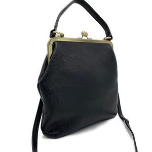Leather Handbag With Kiss Lock Closure - Black Vintage Style Shoulder ...