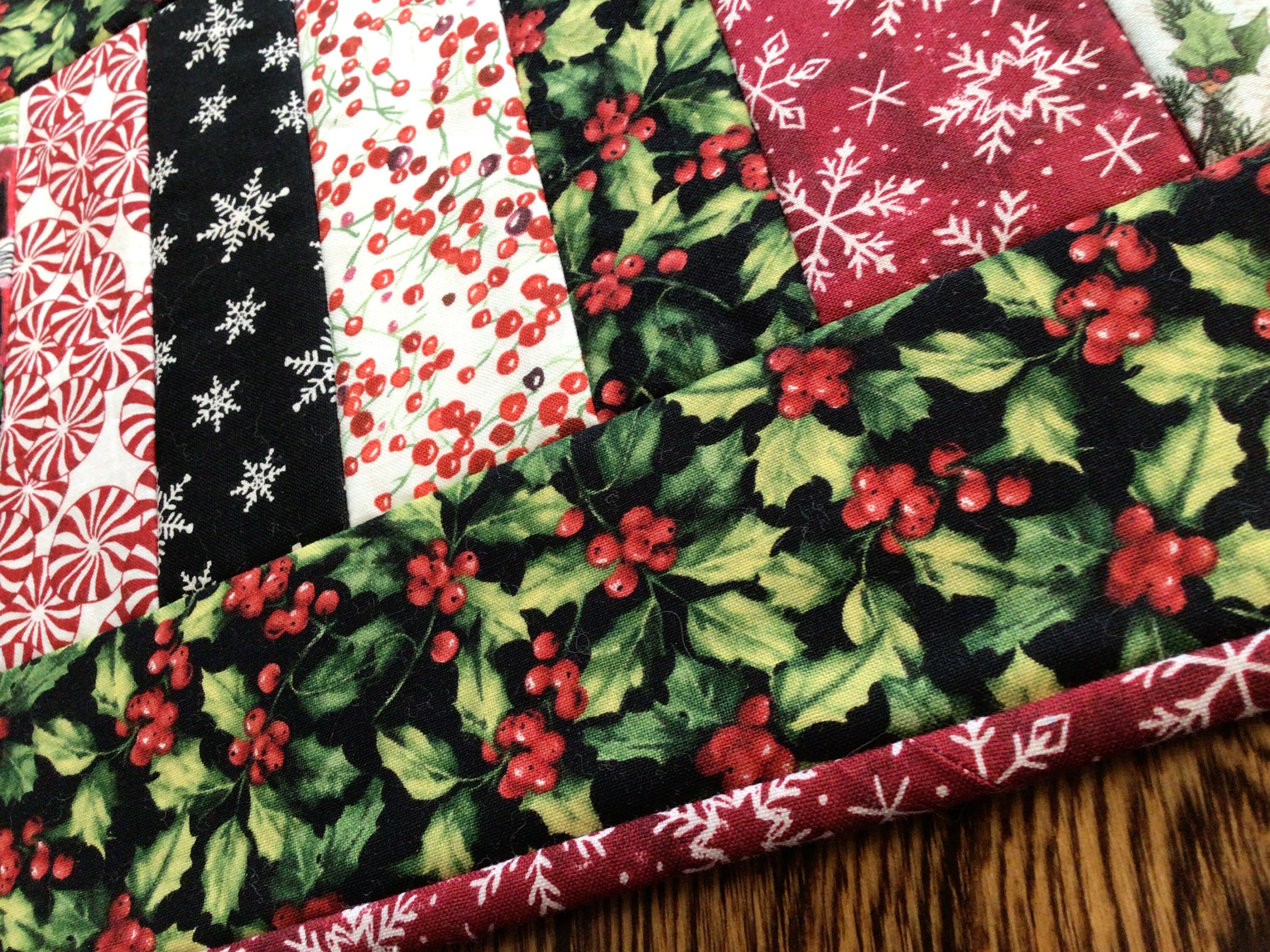 Quilted Christmas Table Runner, Winter Table Runner - Etsy