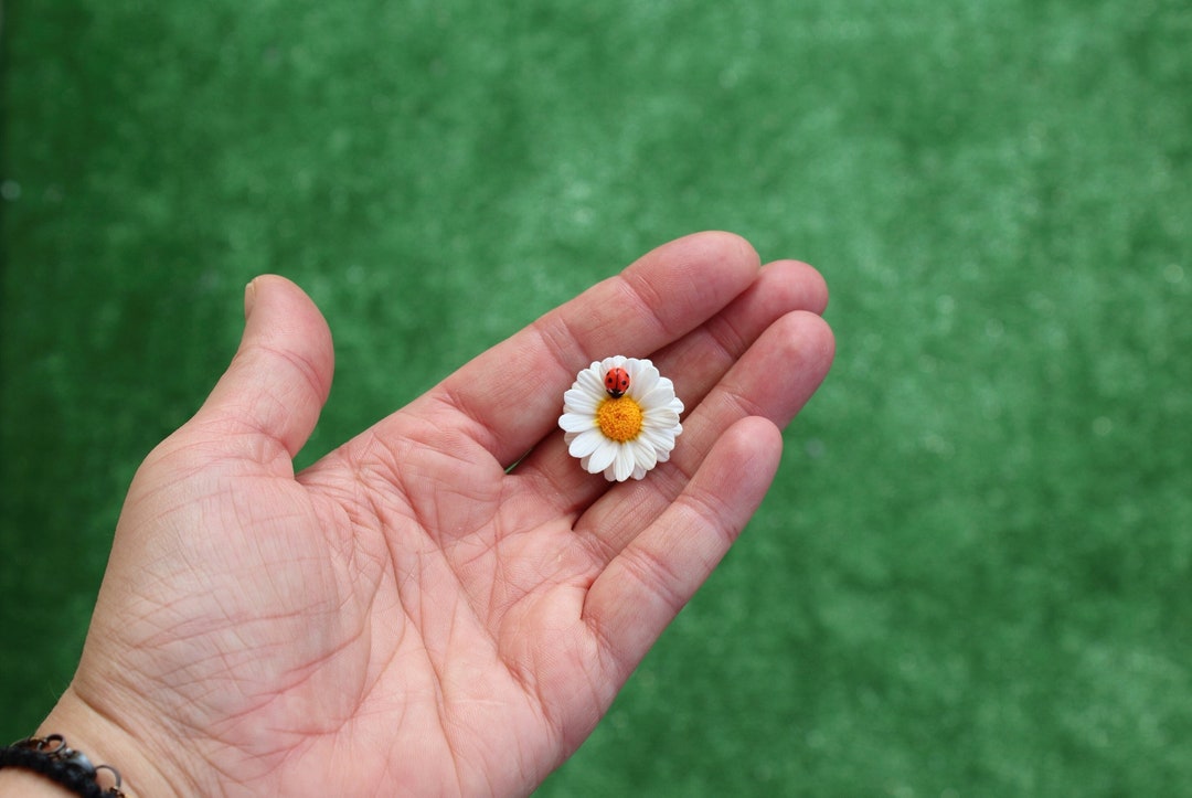 Daisy Pin Daisy Brooch Daisy Lapel Pin Ladybug Pin Flower Polymer Clay ...