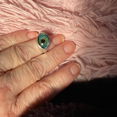 DREAMY GREEN COLOR Silver Prosthetic Eye Jewelry, Statement Signet Evil Eye Ring, Memento Mori ...