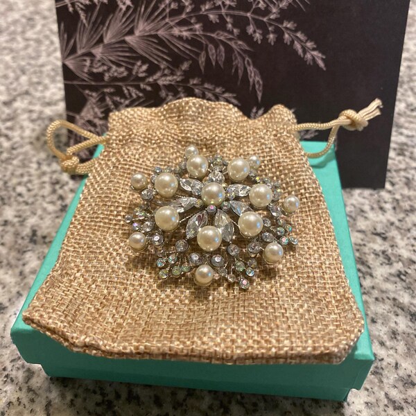 Emerald Pearl Brooch Pin, Elegant Green Rhinestone Jewelry, Formal ...