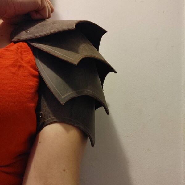 Damiane Pauldrons Adventurer Woman Shoulder Armor For Larp Action
