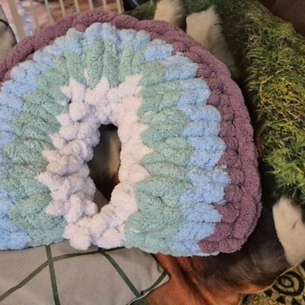 Milaney Rainbow Pillow Tutorial / Pattern, Finger Knitting / DIY ...