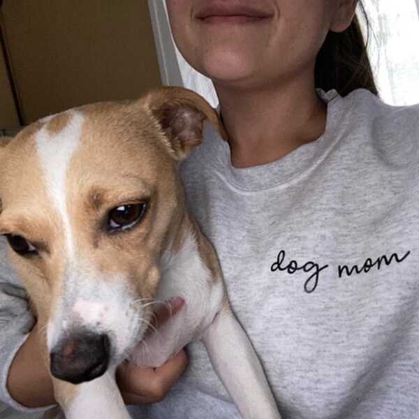 Dog Mom Script Left Chest Heavy Blend Crewneck Sweatshirt, Dog Lover ...