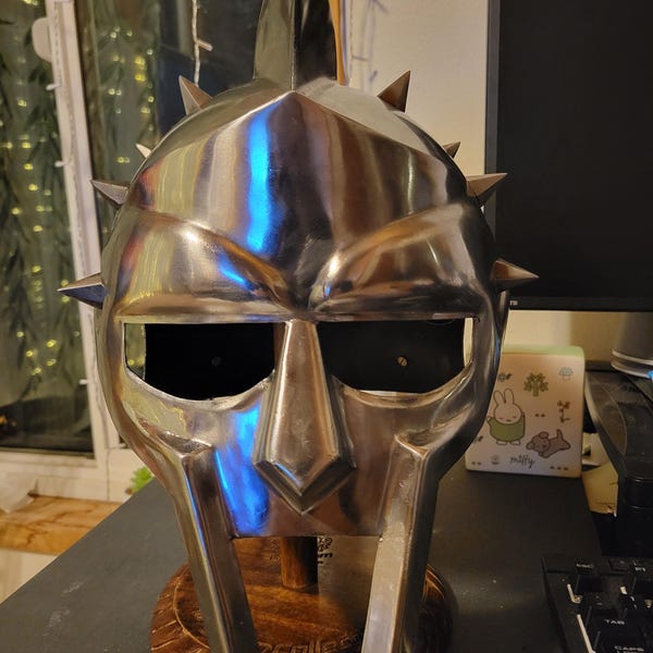 Maximus Gladiator Helmet Russell Crowe's Helmet for Cosplay Prop ...