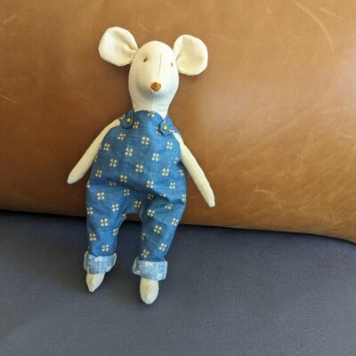 Muis gevulde pop in romper 10 patroon en tutorial, muispatroon, voor ...