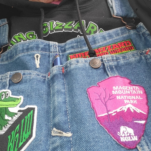 Gizzy Gator Piano Player - King Gizzard Sticker - Etsy