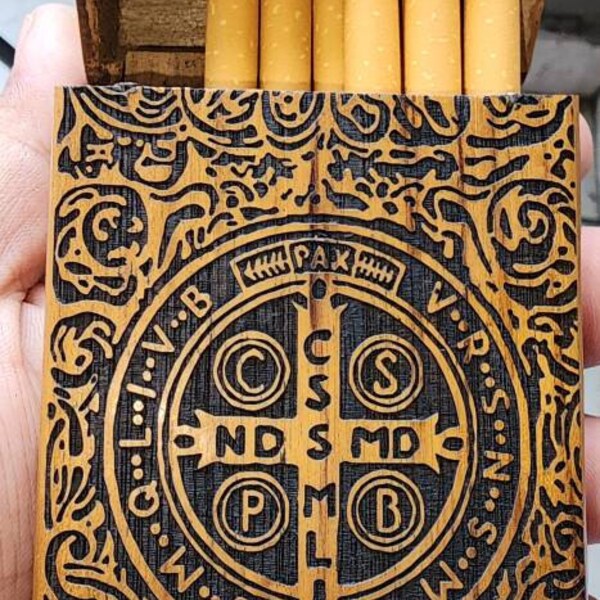 Lara Croft Tomb Raider Java Teakwood Engraved Lighter - Etsy