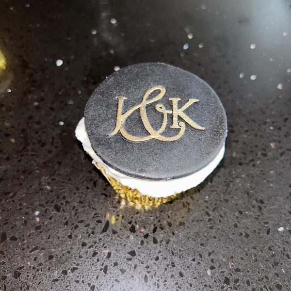 Graduation Girl Outbosser Stampcutter. Graduation Fondant Icing Cupcake ...