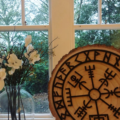 Wayfinder, Vegvisir, the Symbol of Guidance and Protection the Viking ...