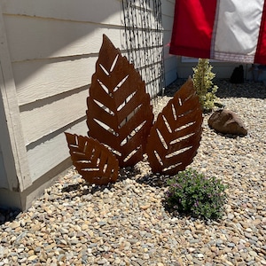 Metal Sculpture Set of Three Leaves Rusty Metal Garden Art Easy Set Up ...