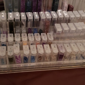 Bead Pavilion Shelf Flip Top With 32 Flip Top Containers & Caps Bead ...