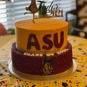 Personalized Graduation Cake Topper Class of 2022 | Etsy