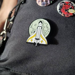 The Last of Us Part 2 Ellie Backpack Pin Badge Set Ellie Welcome to ...