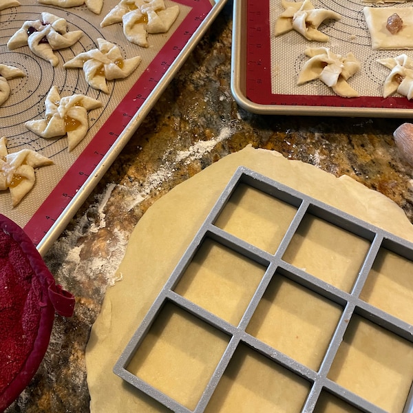 Cookie Cutter: 9 to 25 Squares for Bowtie Cookies and Other Square Cuts ...