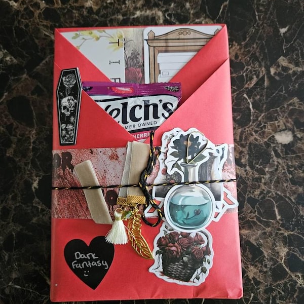 Blind Date With a Horror Book: Spooky Bookish Accessories Gift Set - Etsy