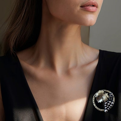 Necklace Mockup Hyper-realistic Model Jewelry Display, High-resolution ...