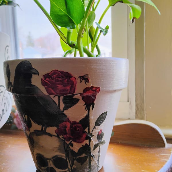 Decoupage Skull Plant Pot: Crow and Roses, Halloween Decor - Etsy