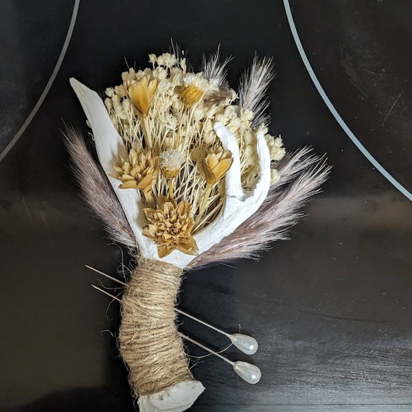 Antler Boutonniere With Dried Babysbreath, Daisy Buds, and Pampas Grass ...