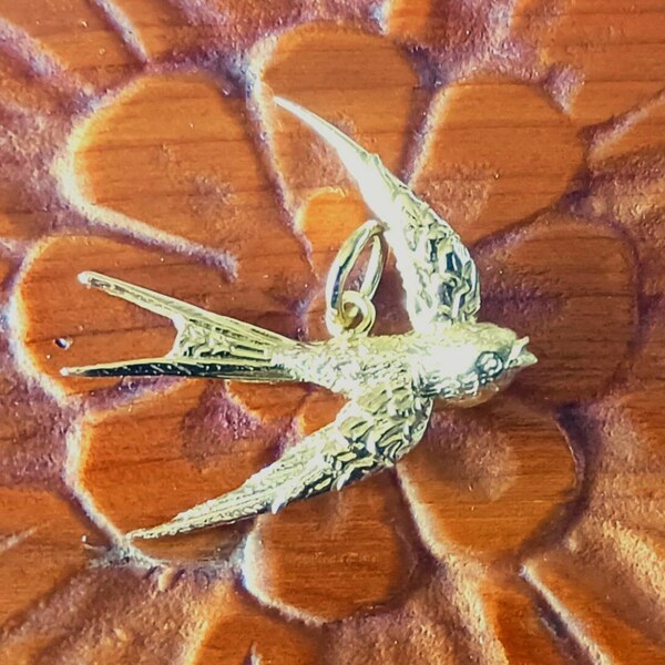 Solid 9ct Gold Large Swallow Charm Pendant - Etsy