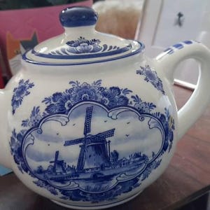 Original Delft Blue Tulip Vase With Legs and a Floral Design and ...