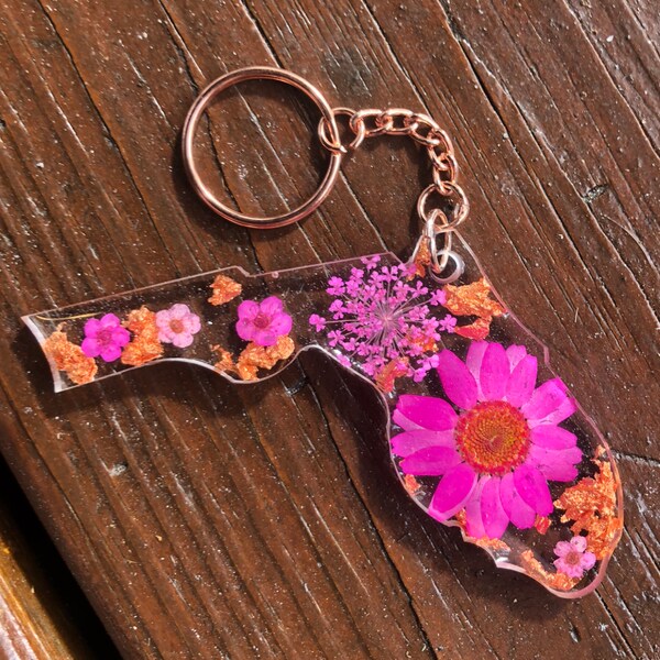 Resin Flower Keychain, Personalized Resin Accessory, Floral Initial ...