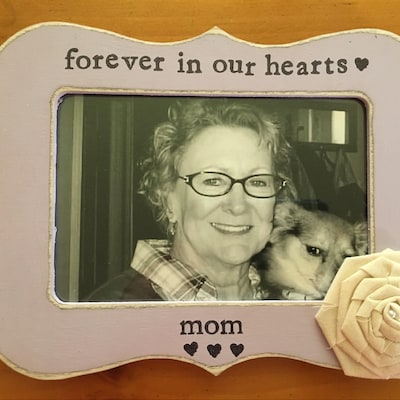 Mom Memorial Picture Frame, Remembrance Gift, in Loving Memory Flower ...