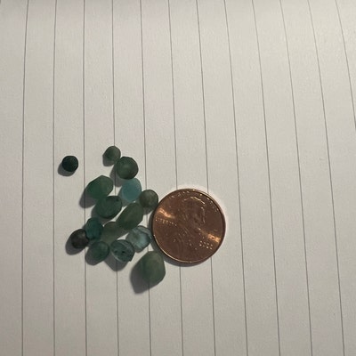 10 Stück natürlicher roher Rubin, Größe 8-13 mm, roter Kristall Rubin ...