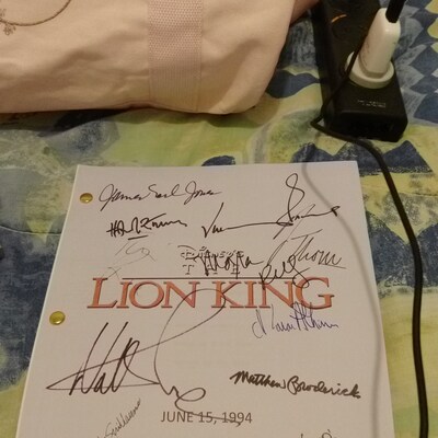 The Lion King Movie Screenplay Script Autographed: Jonathan Taylor ...