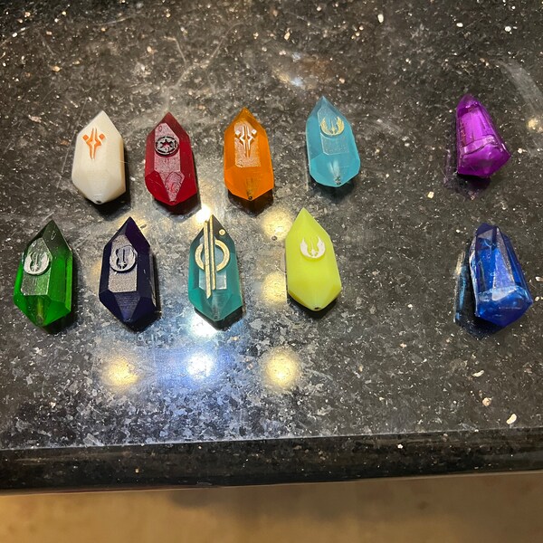Custom Kyber Crystals! Work in Holocrons and Savi Workshop Lightsabers ...