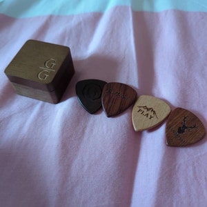 Personalized Wooden Guitar Picks Box,custom Engraved Guitar Pick Holder ...