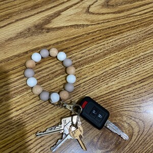 The Keyton Stretchy Silicone Bracelet Keychain // Mama Wristlet Key ...