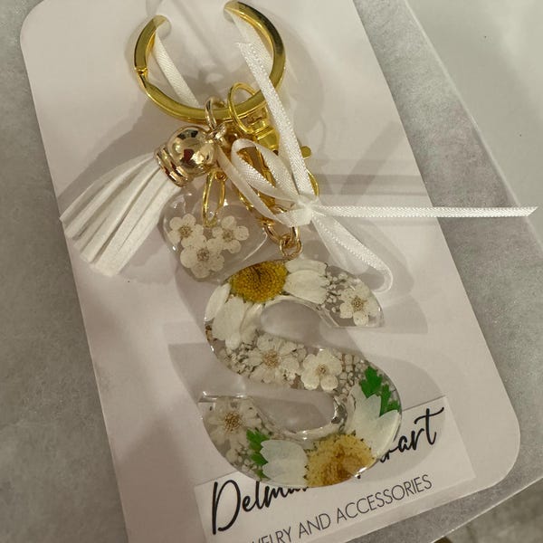 Pressed Flower Resin Keychain, Real Floral Initial Letter Charm for ...