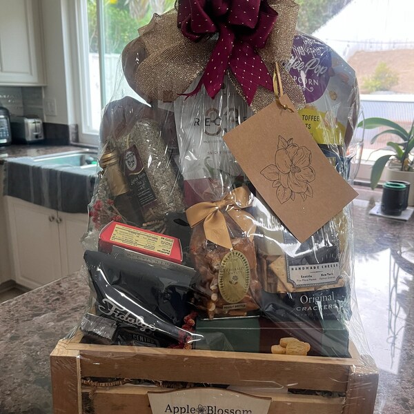 Moscow Mule Gift Box: Copper Mugs, Cocktail Mixer & Snacks - Etsy