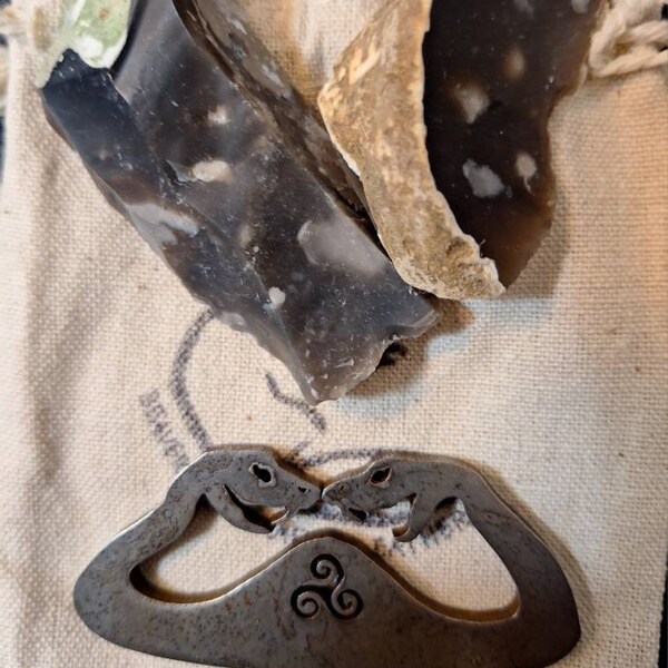 Hand Knapped English Flint Shards 200g for Primitive Fire Lighting ...