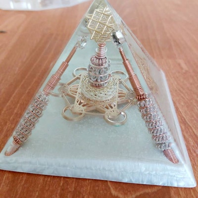 Orgone® Pyramid Metatron Light Body Accelerator Orgonite® Pyramid With ...
