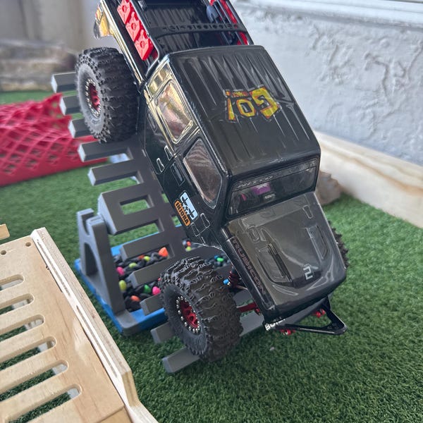 3D Printed TRX4M RC Crawler Wall Mount - Upgrades & Display Decor for ...