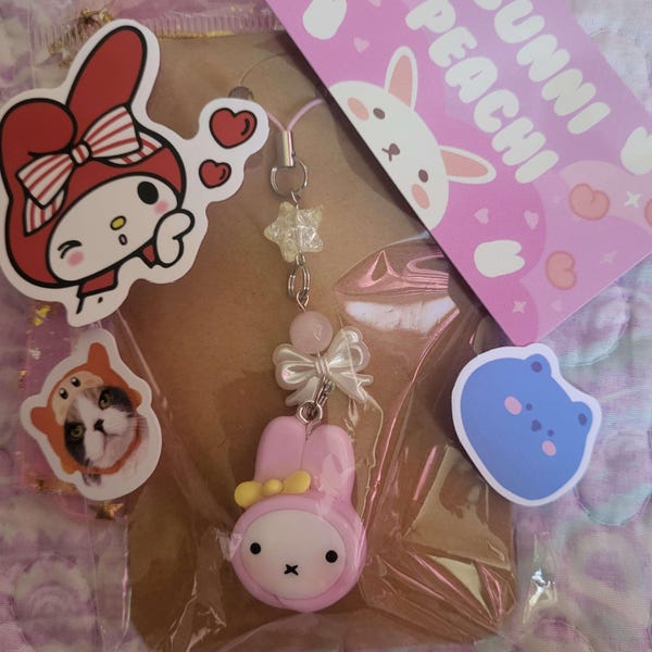 Bunny Headphone Keychain - Etsy