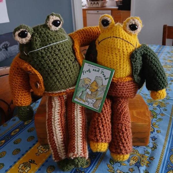 2 in 1 - Frog and His Friend Pattern Set With the Clothes Included ...