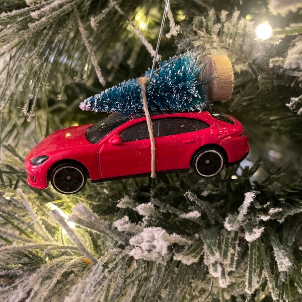 Ford Ranger Raptor Truck Carrying Christmas Tree,2019 Red Ford Ranger ...