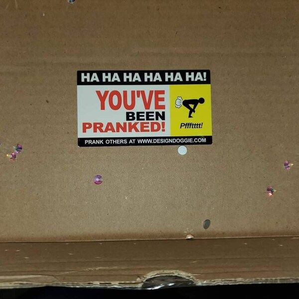 Prank Mail - Glitter Pubes Prank Box Gag Gift! Funny Prank Gets Sent to ...