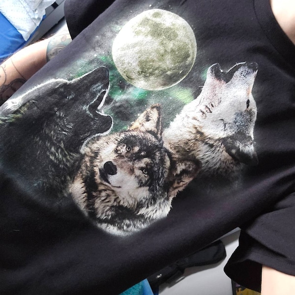 Vintage Wolf 90s Graphic Shirt, Wolf Lovers Retro Moon Tee, 2000s ...