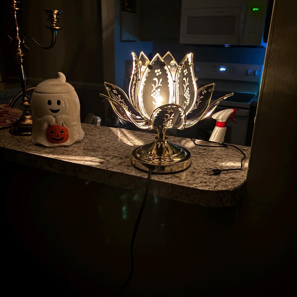 White Glass Etched Petals Lotus Flower Vintage Style Table Lamp Gold ...