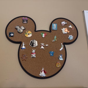Disneys Mickey Mouse , Minnie Mouse Pin Board, Disney Pin Trading ...