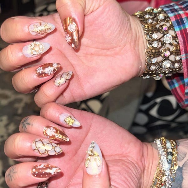 Festive Reindeer & Laurel Wreath Press-on Nails: Medium Almond Shape ...