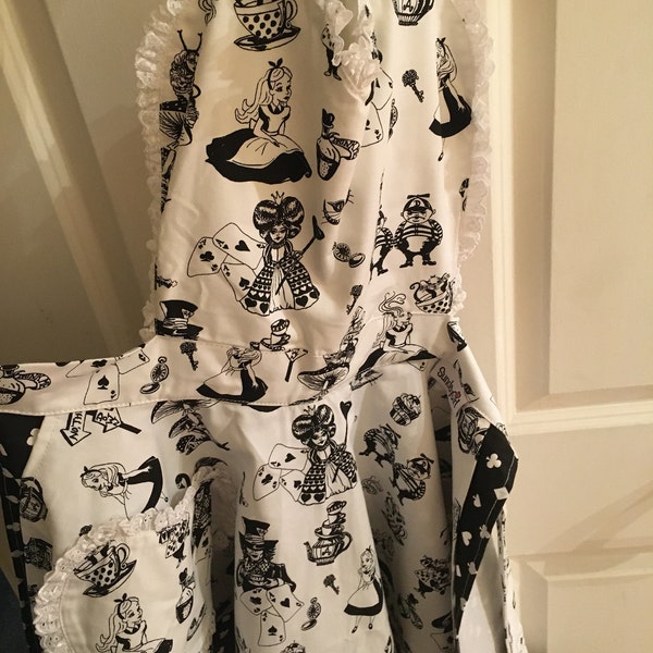Alice in Wonderland Womens Apron. Retro Vintage Style Sweetheart Apron ...
