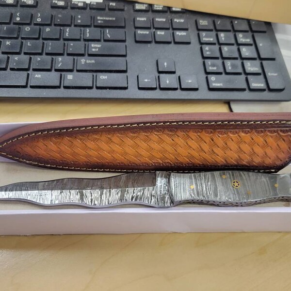 Custom Hand Forged Damascus Steel Blade Medieval Sword, 28" OA - Blood ...